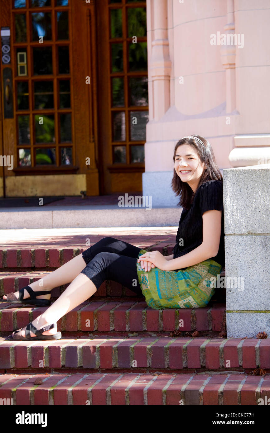 Girl sitting on steps old hi-res stock photography and images - Alamy