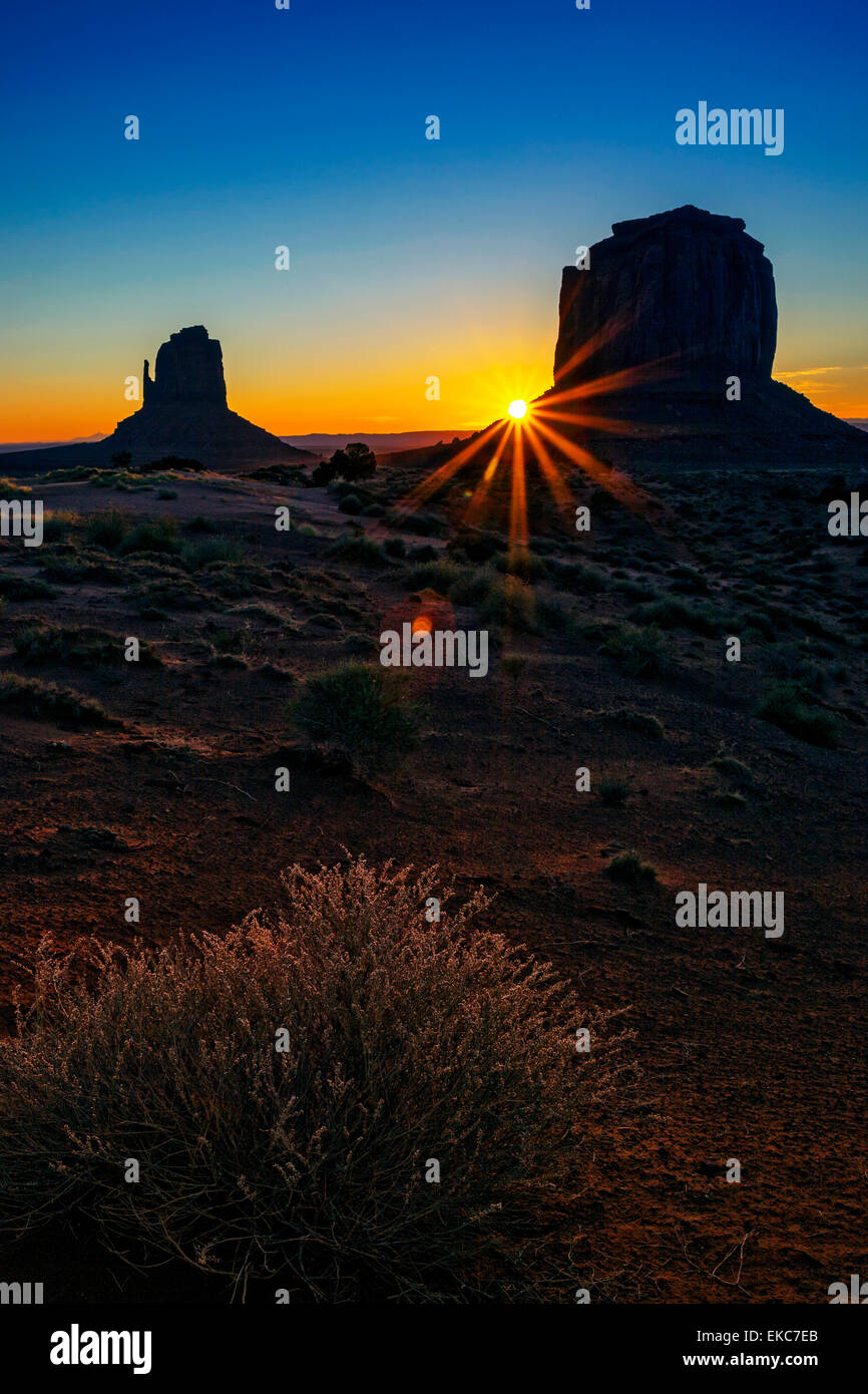 Famous sunrise at Monument Valley Stock Photo - Alamy