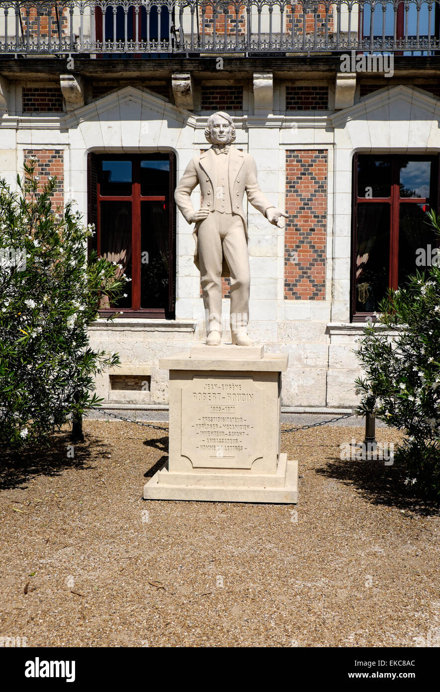 Statue of Robert Houdin, the "father of moder magic" at Maison de la ...