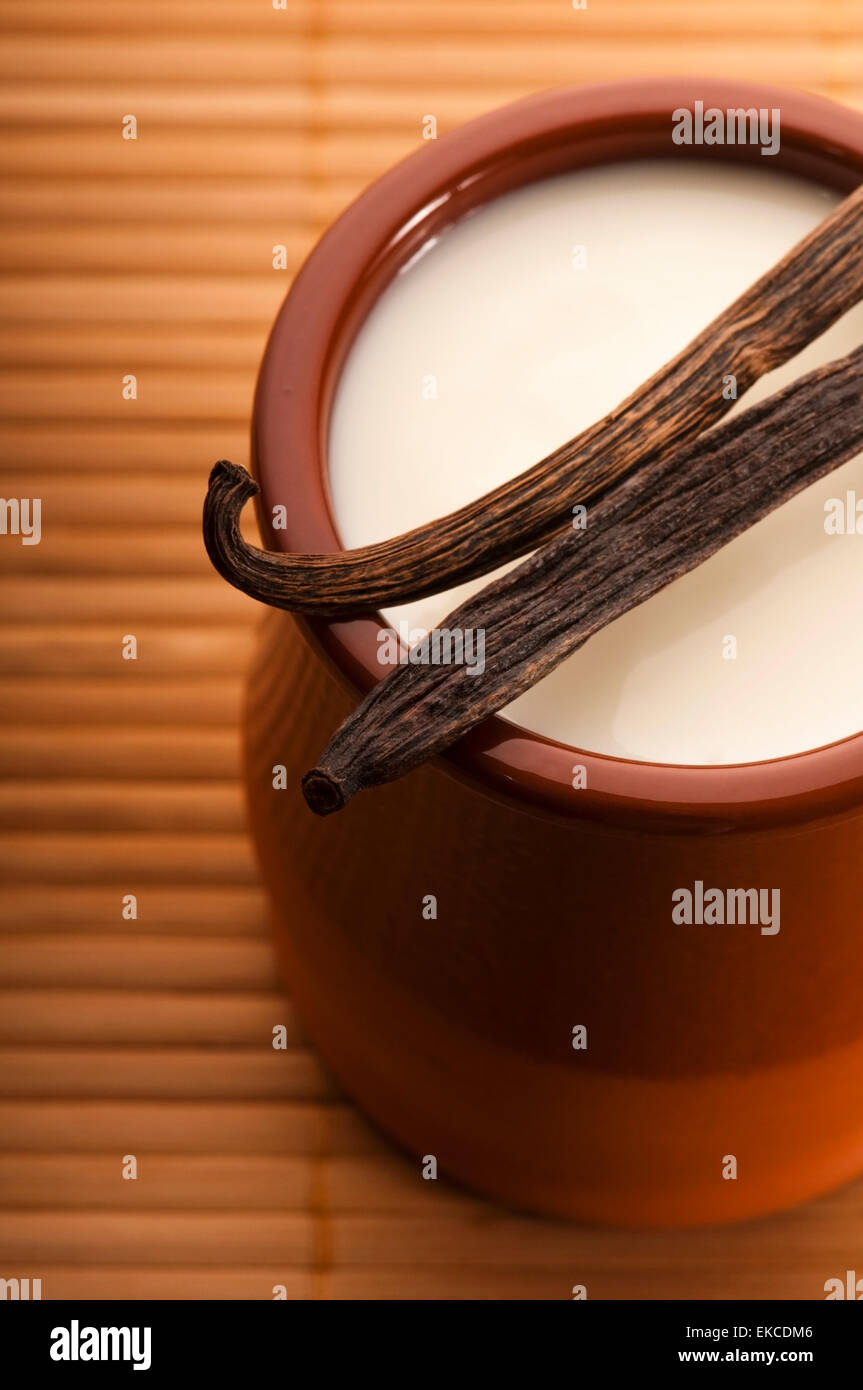 Sweet vanilla pudding dessert Stock Photo - Alamy