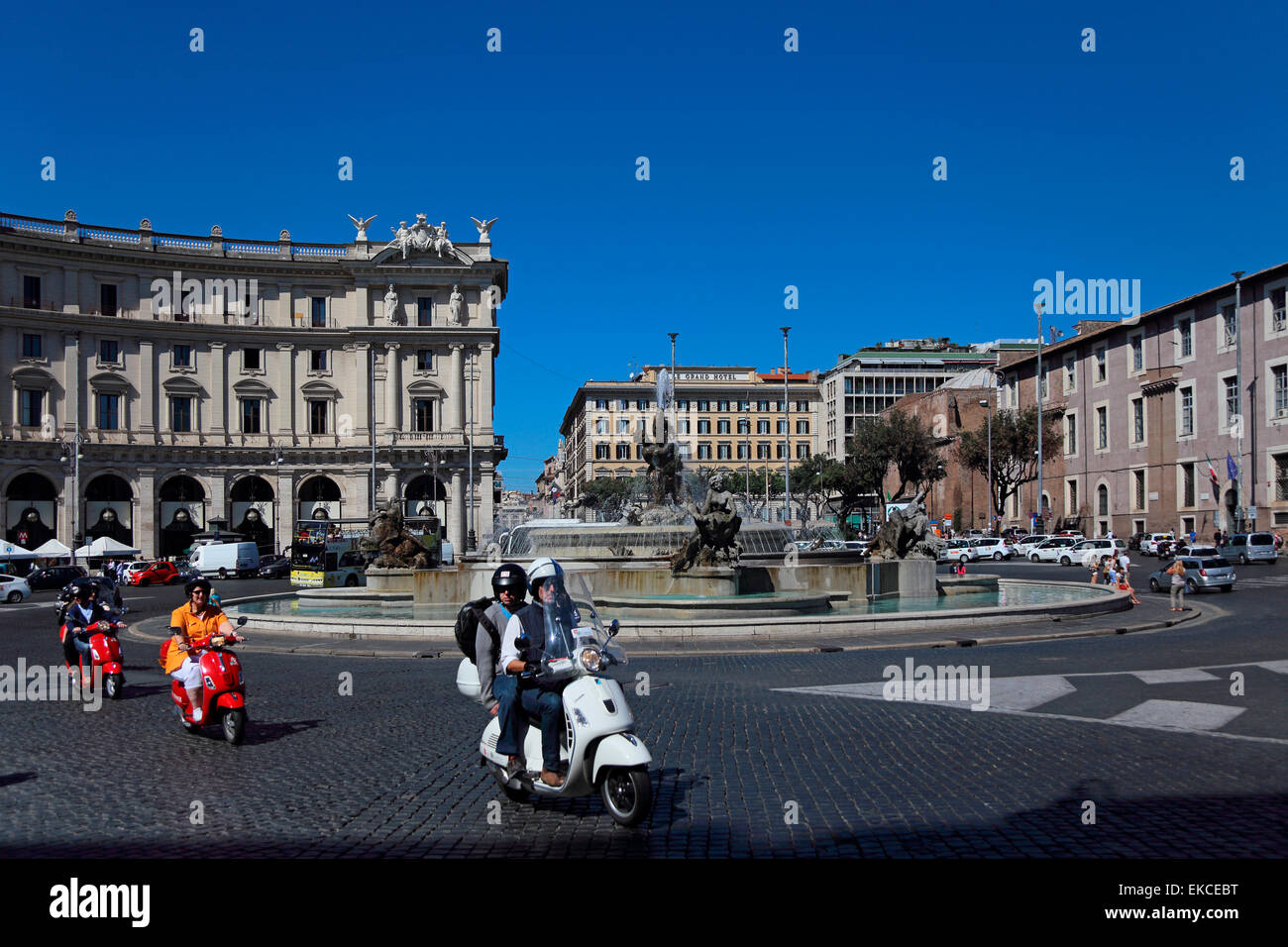 Piazza della repubblica roma hi-res stock photography and images - Alamy