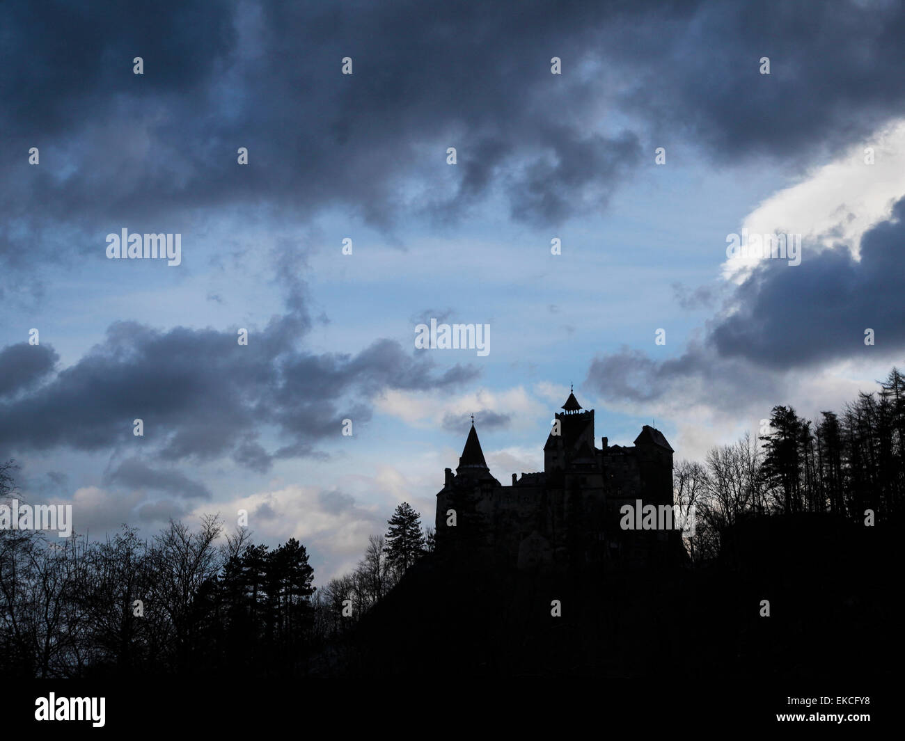 Castle silhouette hi-res stock photography and images - Alamy