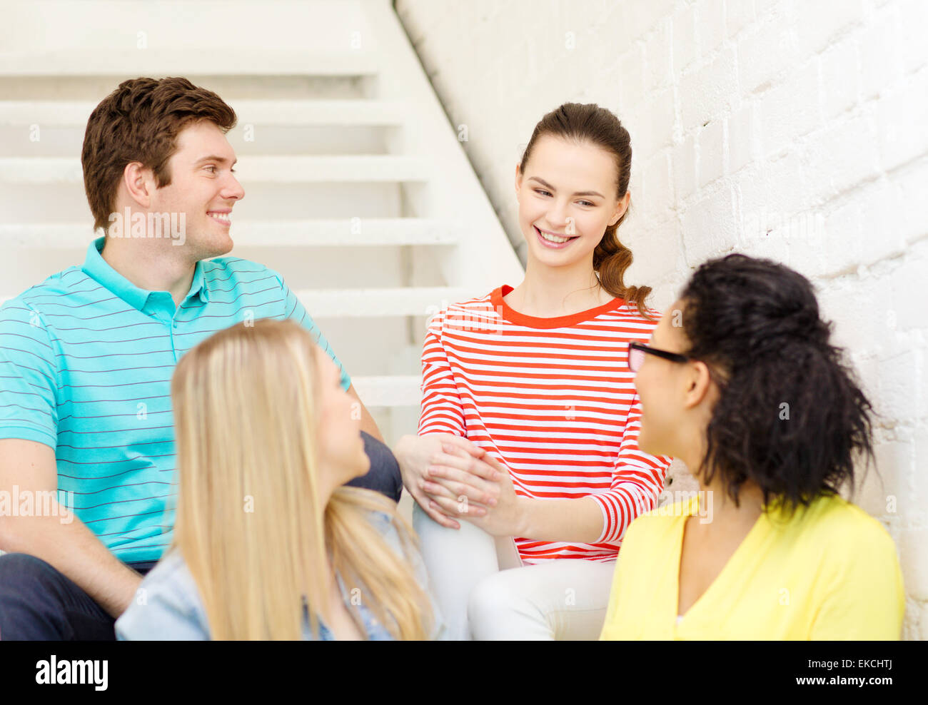 American teenagers hanging out hi-res stock photography and images - Alamy