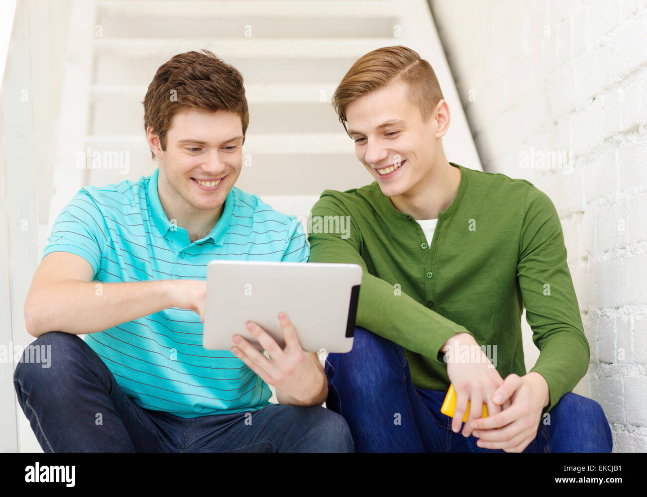 Two male teens computer games hi-res stock photography and images - Alamy