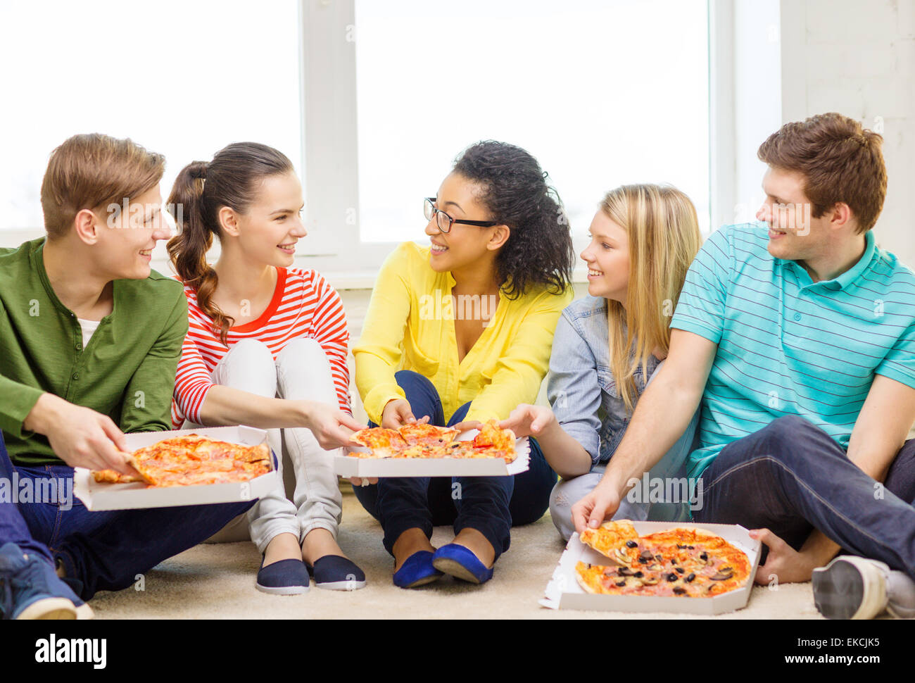 Teenagers Eating Stock Photos & Teenagers Eating Stock Images - Alamy
