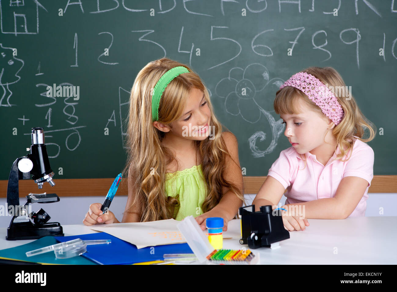 Children helping each other classroom hi-res stock photography and ...