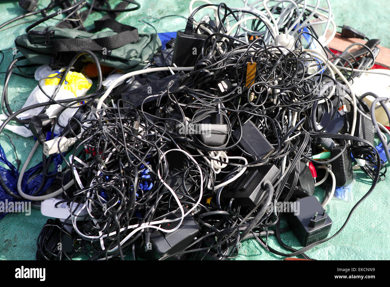 Second hand electronic market hi-res stock photography and images - Alamy