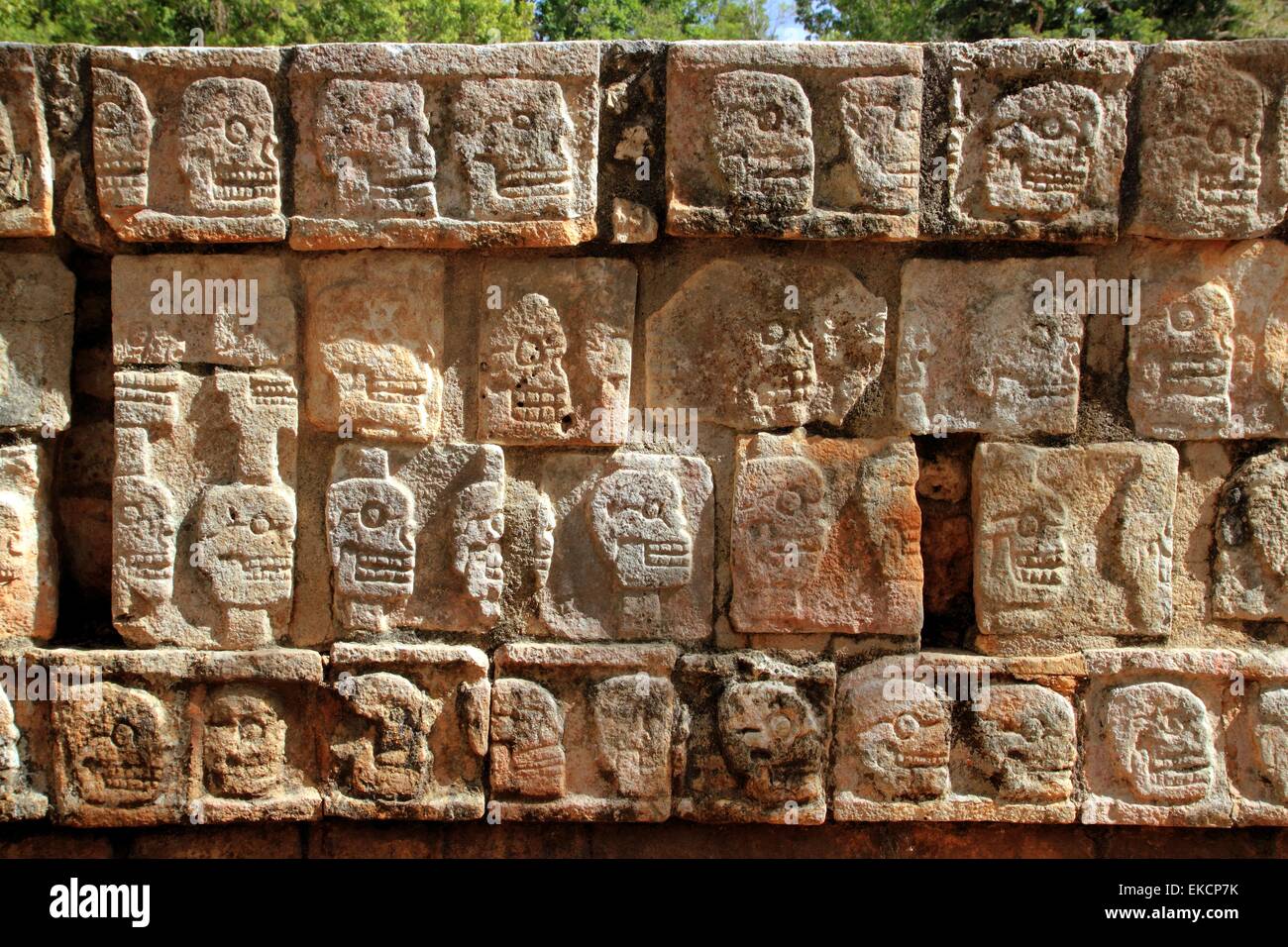 Chichen Itza Tzompantli Wall of Skulls Mayan Mexico Stock Photo - Alamy Chichen Itza Tzompantli Wall of Skulls Mayan Mexico Stock Photo - Alamy