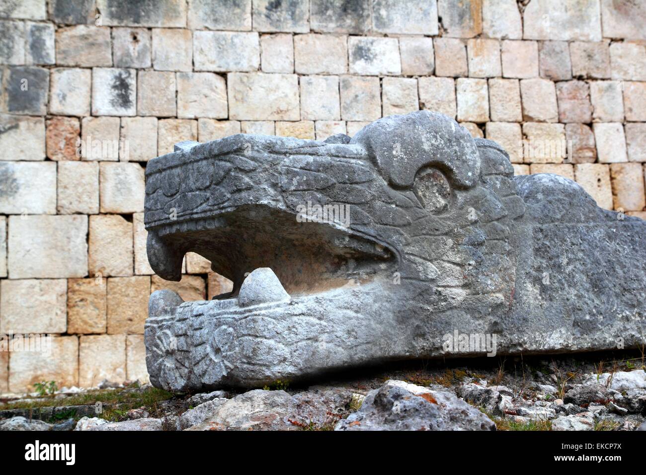 Mayan serpent statue hi-res stock photography and images - Alamy