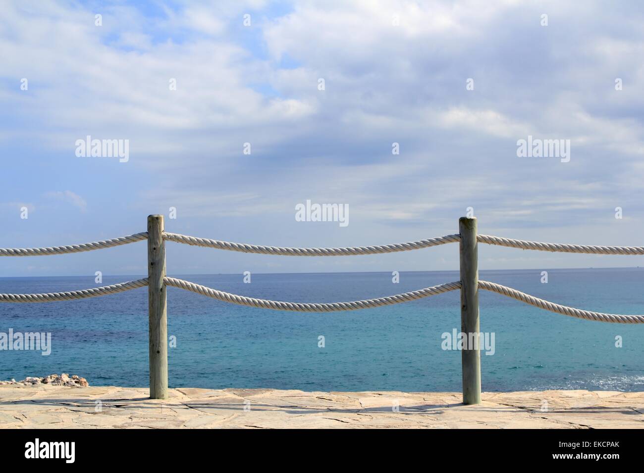 banister railing on marine rope and wood Stock Photo - Alamy