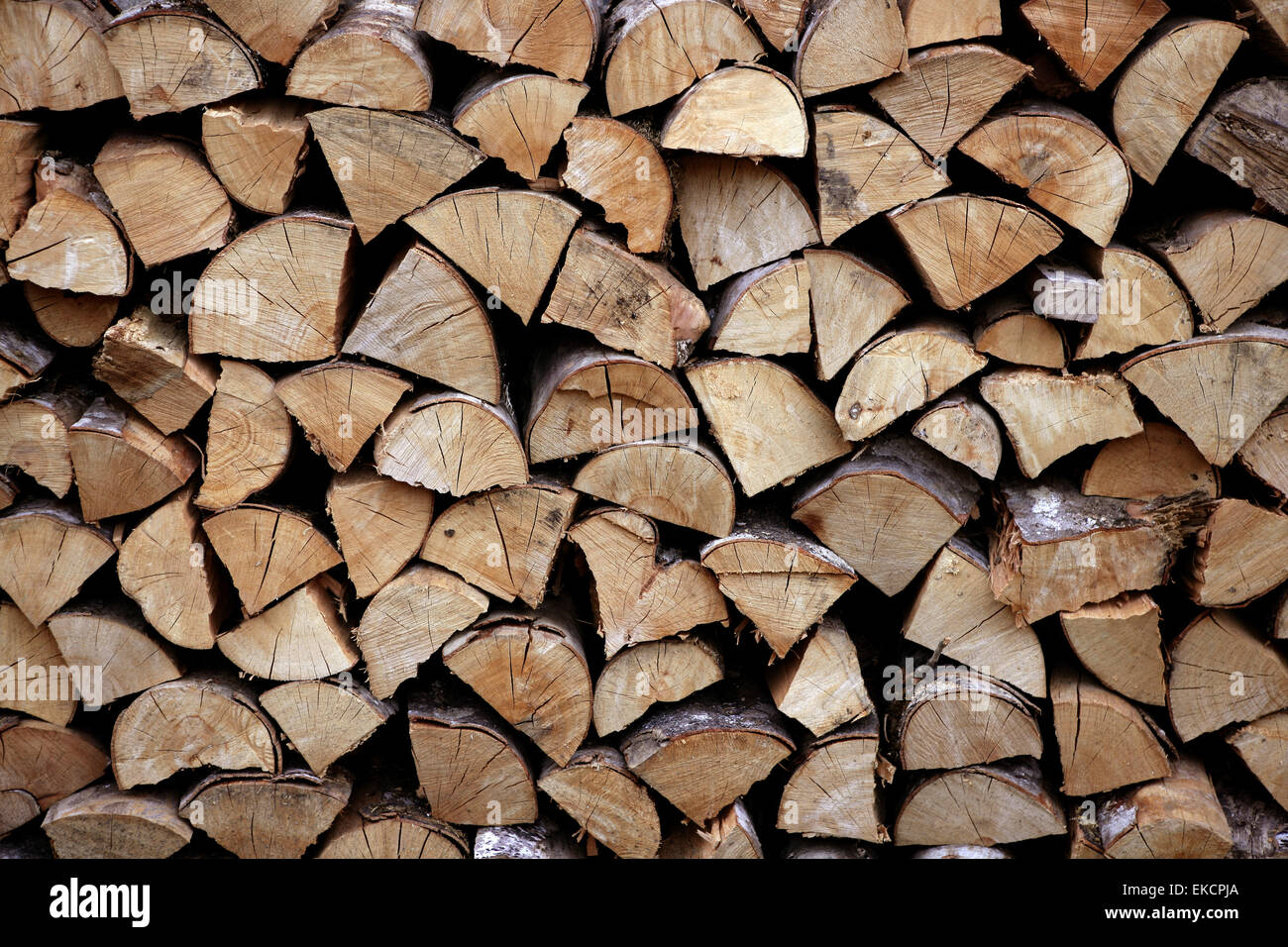 Cut firewood stack logs as pattern Stock Photo - Alamy