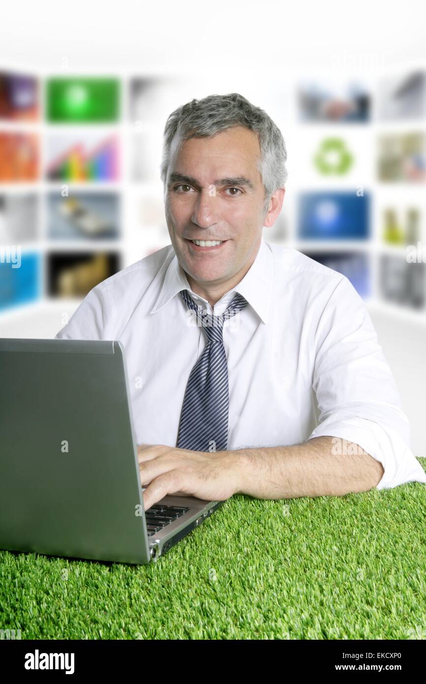 Green screen tv presenter hi-res stock photography and images - Alamy