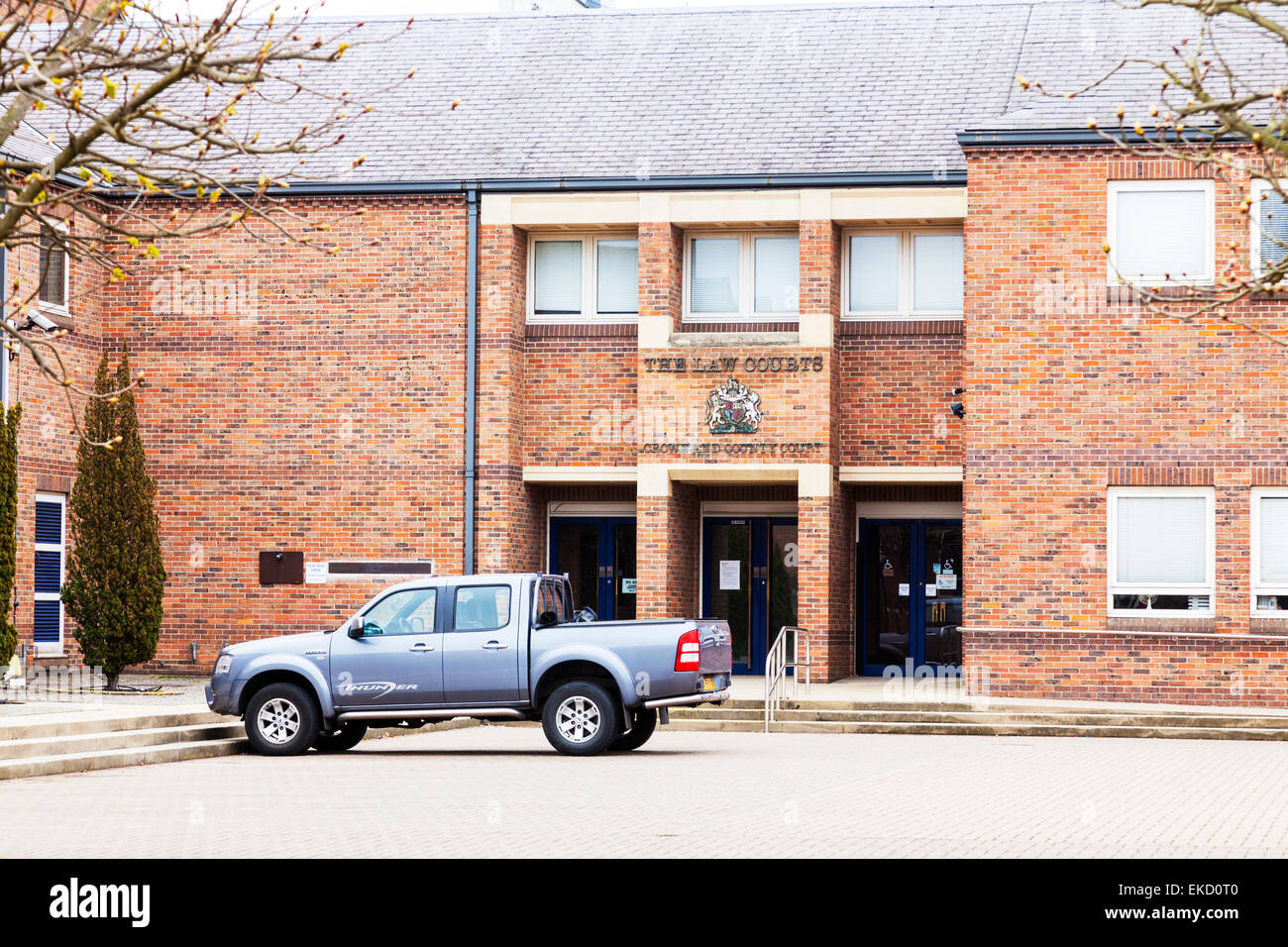 Norwich crown court and county court building hi-res stock photography ...