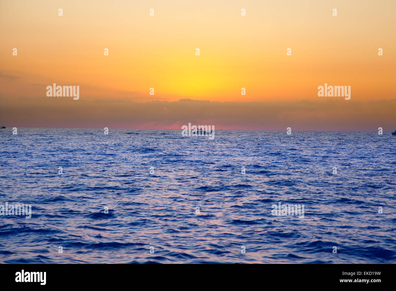 blue sea sunrise with sun in horizon Stock Photo - Alamy