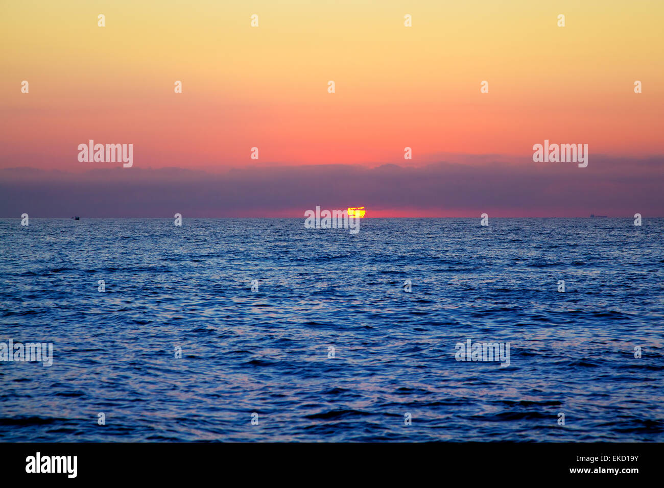 blue sea sunrise with sun in horizon Stock Photo - Alamy