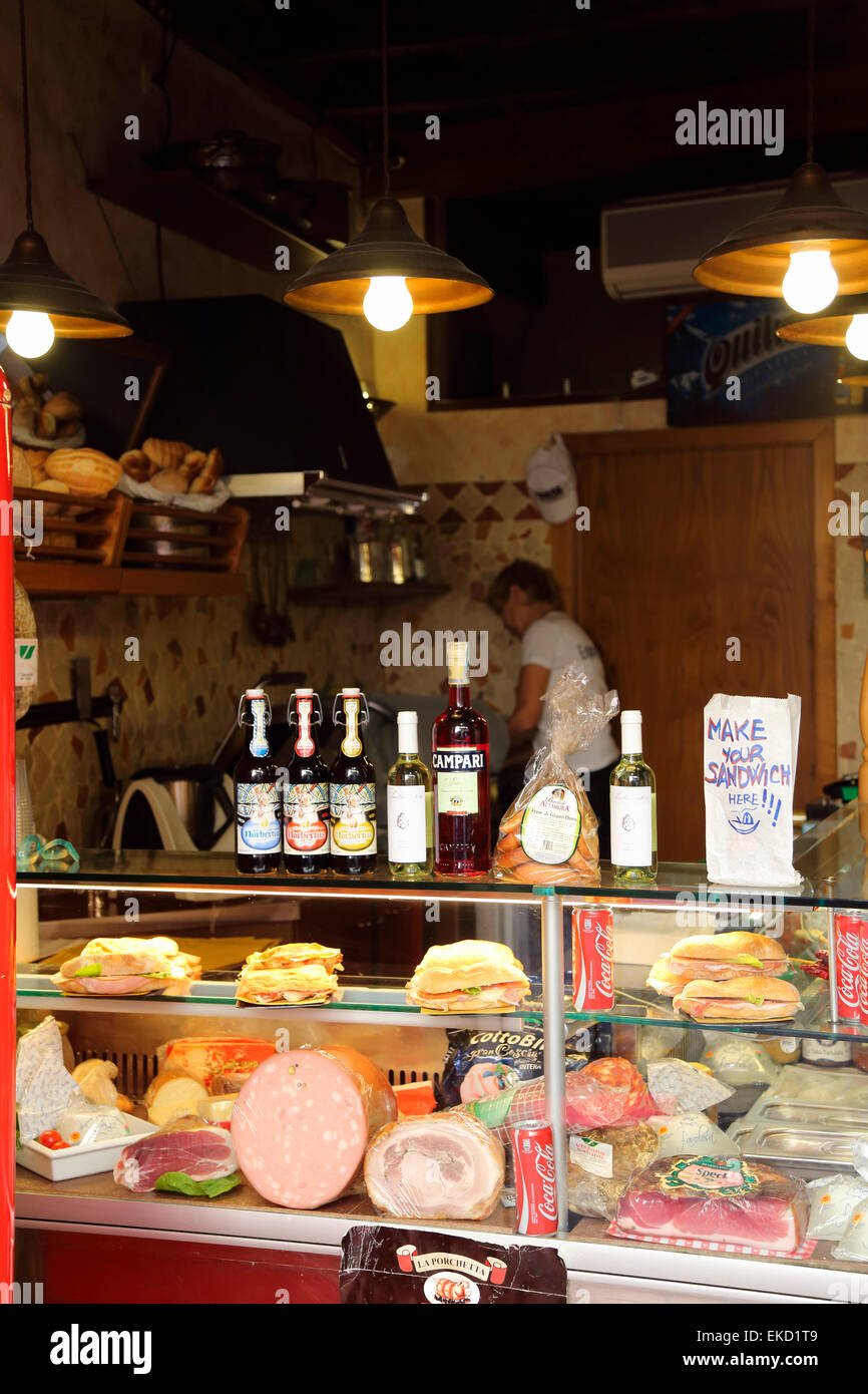 Via del governo vecchio rome italy hi-res stock photography and images ...