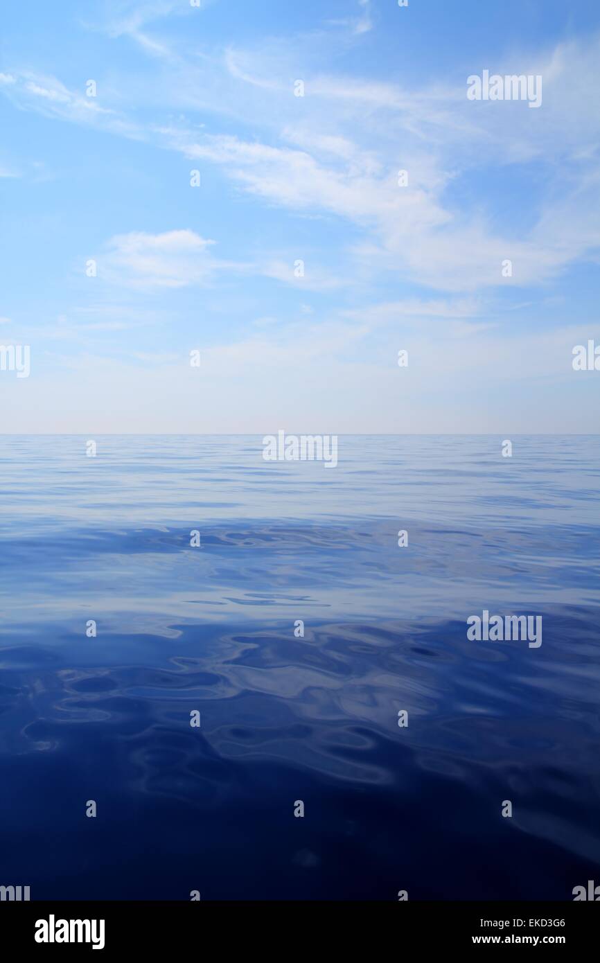 Calm sea blue water ocean sky horizon scenics Stock Photo - Alamy