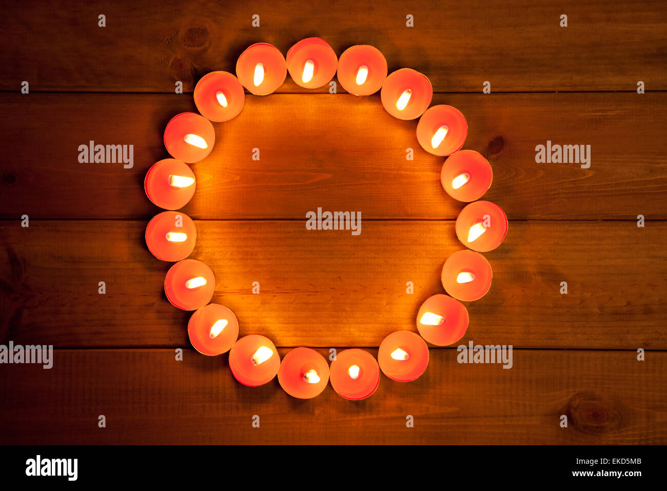 candles cirlce shape on warm golden wood Stock Photo - Alamy