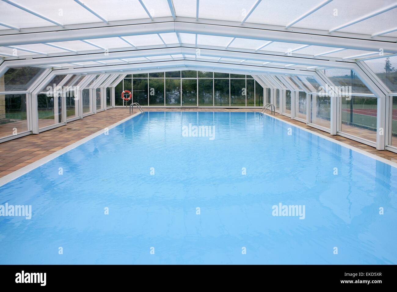 Luxurious indoor pool glass hi-res stock photography and images - Alamy