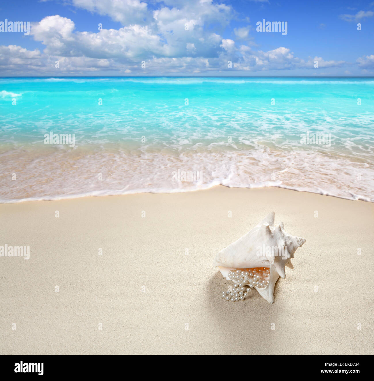 beach sand pearl necklace shell summer vacation Stock Photo - Alamy