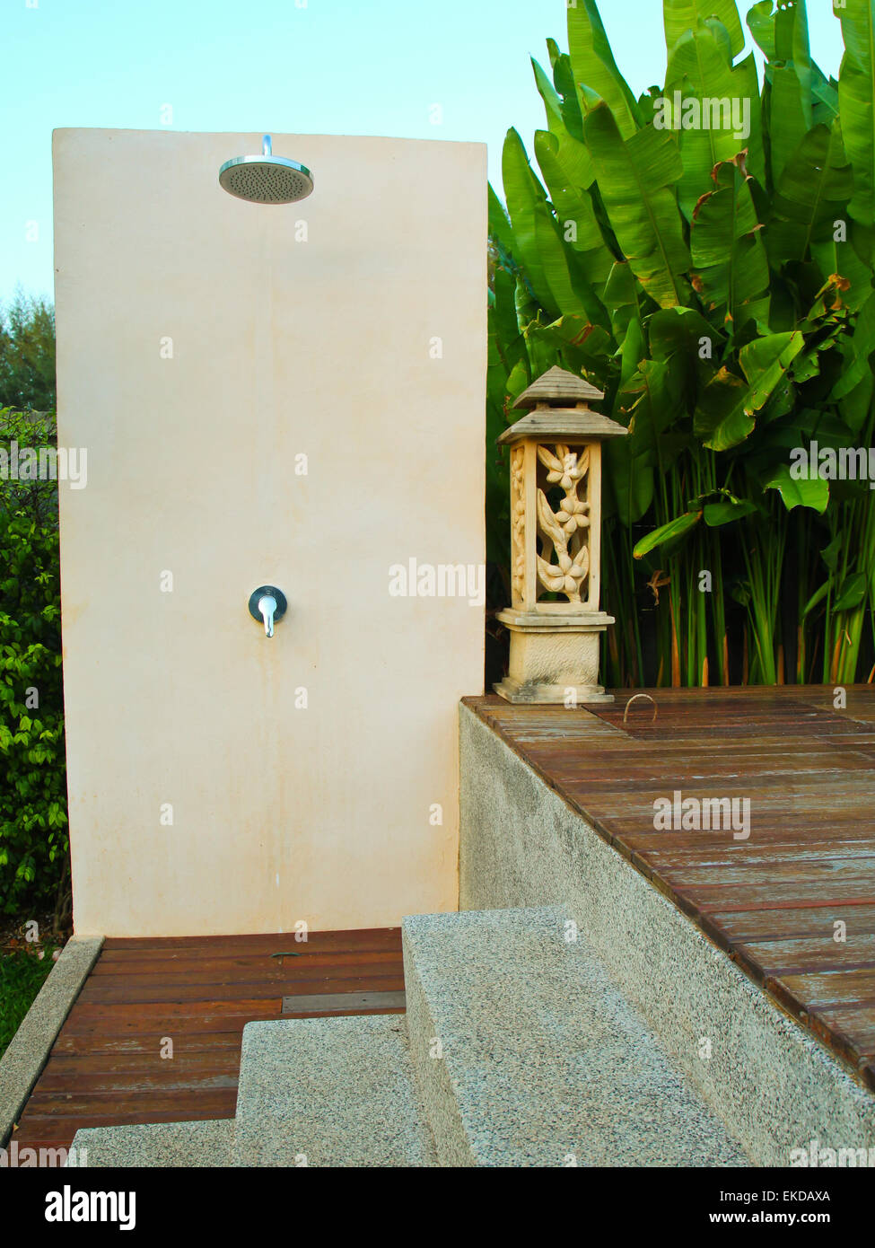 outdoor shower near swimming pool in tropical resort Stock Photo - Alamy outdoor shower near swimming pool in tropical resort Stock Photo - Alamy