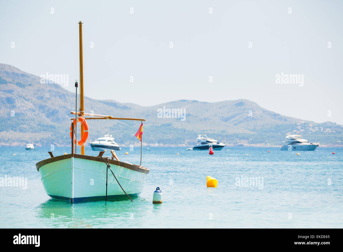 White boat hi-res stock photography and images - Alamy