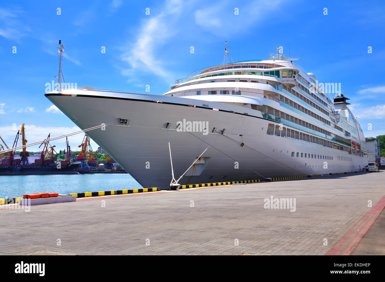 Side view cruise ship liner hi-res stock photography and images - Alamy