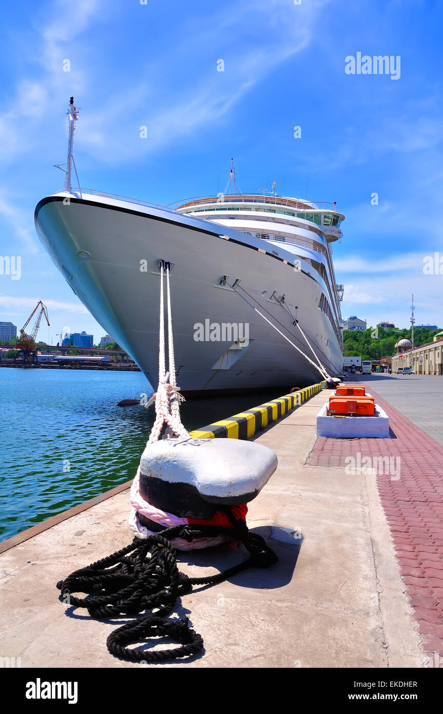 Side view cruise ship liner hi-res stock photography and images - Alamy