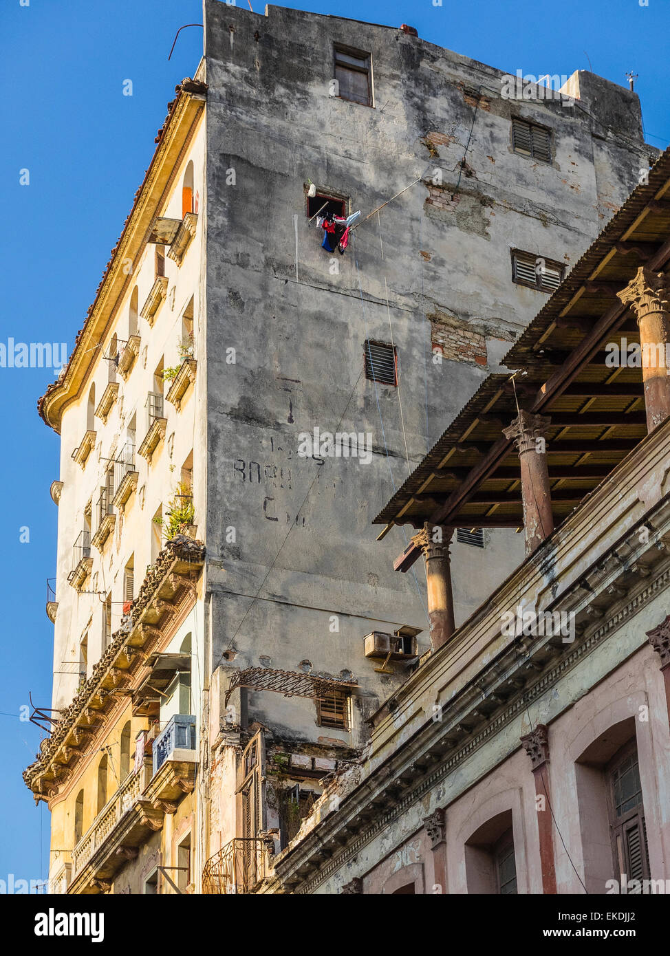 Third story apartment hi-res stock photography and images - Alamy