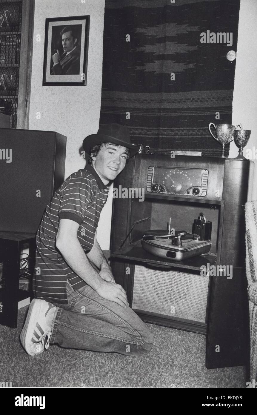 TIMOTHY HUTTON at home.Supplied by Photos, inc. © Supplied By Globe ...