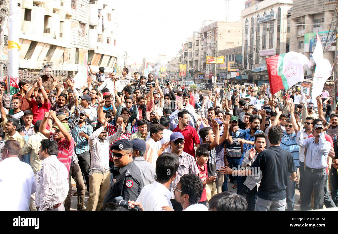 Activists of MQM are gathering to welcome PTI rally led by chief Imran ...