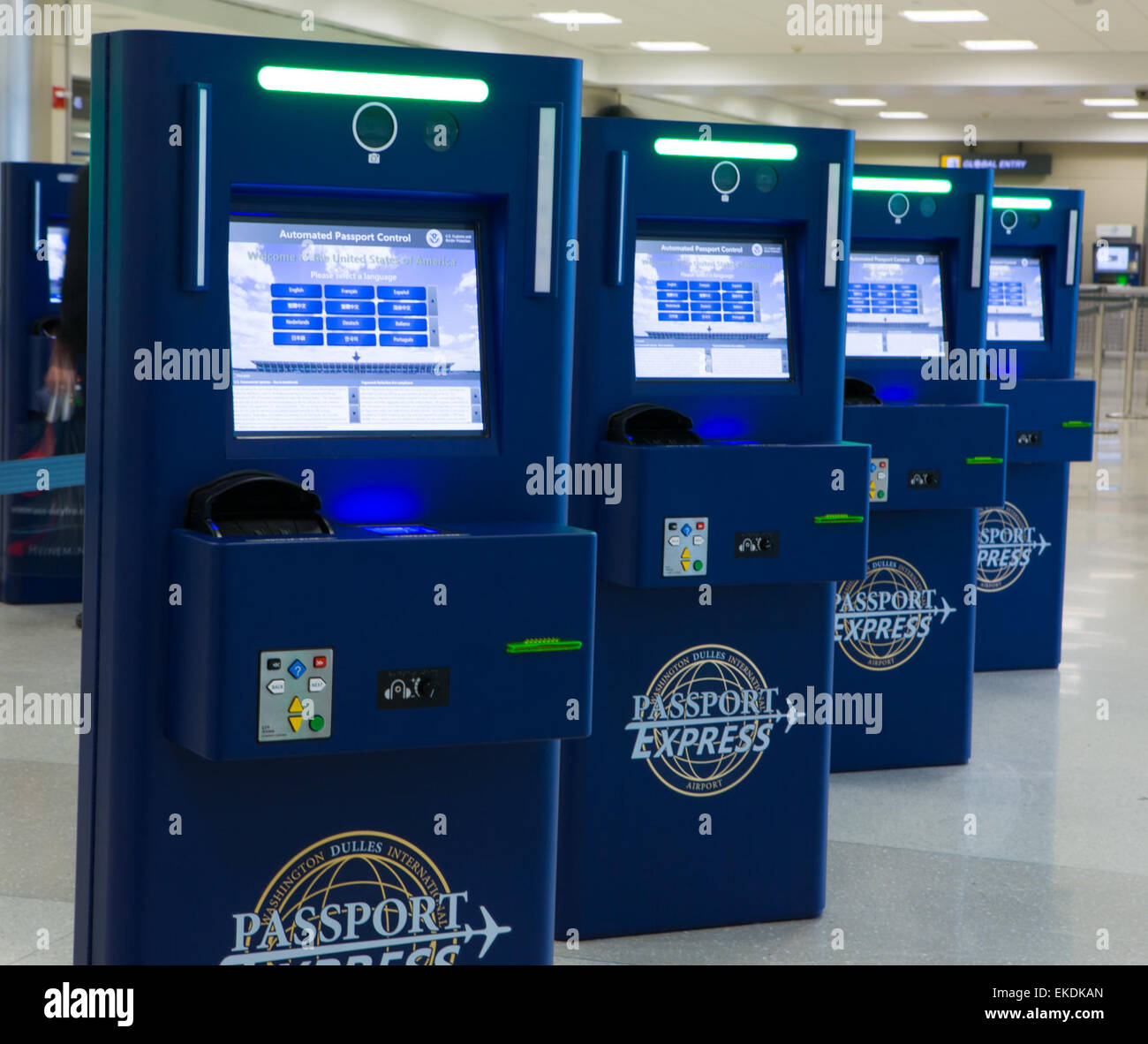 Global entry kiosks hi-res stock photography and images - Alamy