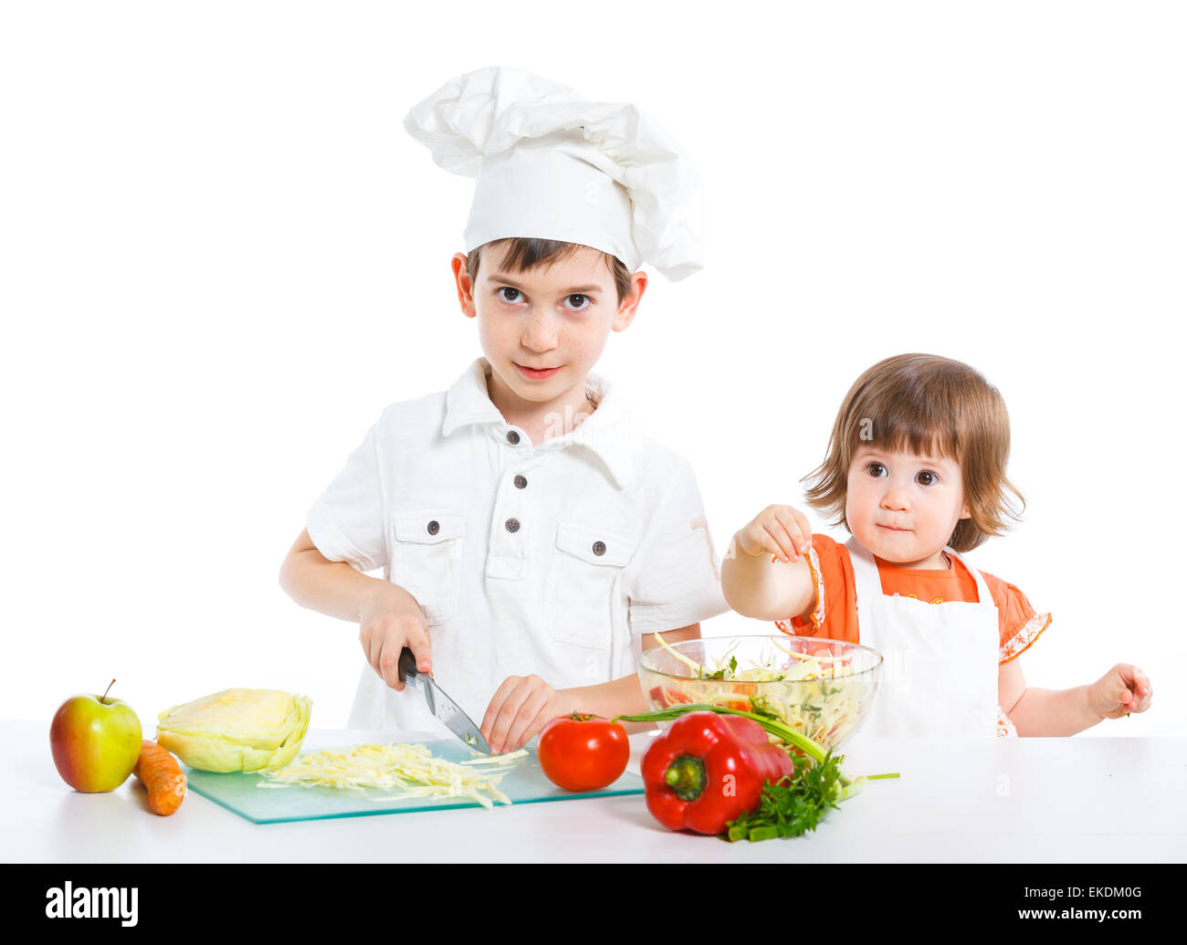 Two smiling kids mixing salad Stock Photo - Alamy