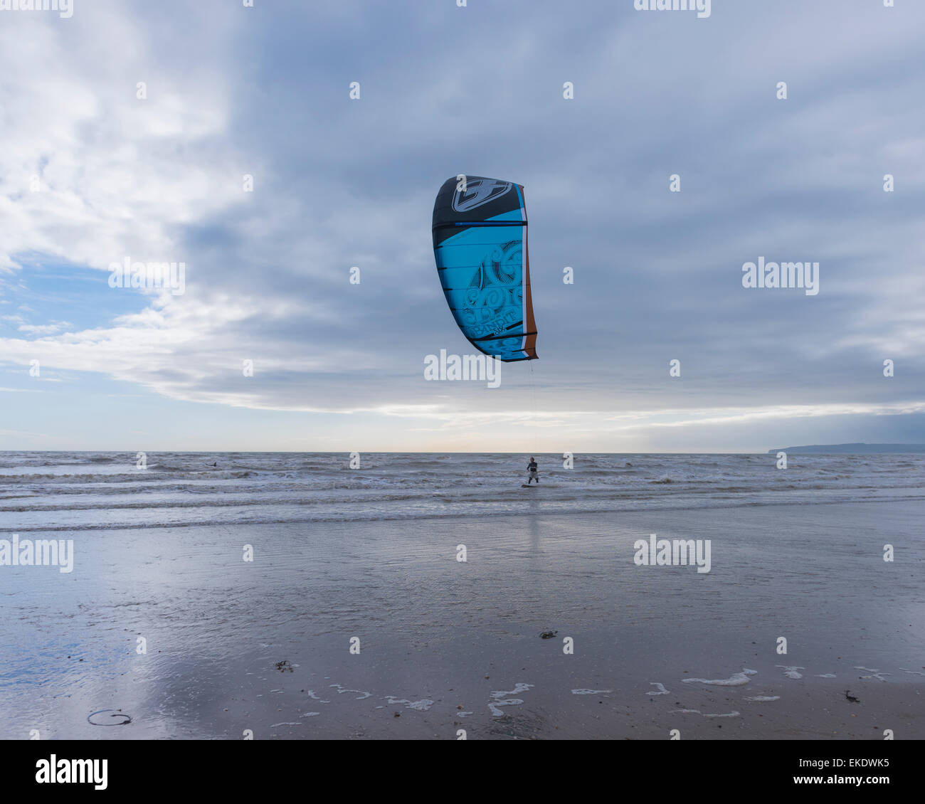 Kite surfing at Broomhill Sands Beach next to Camber sands, East Sussex ...