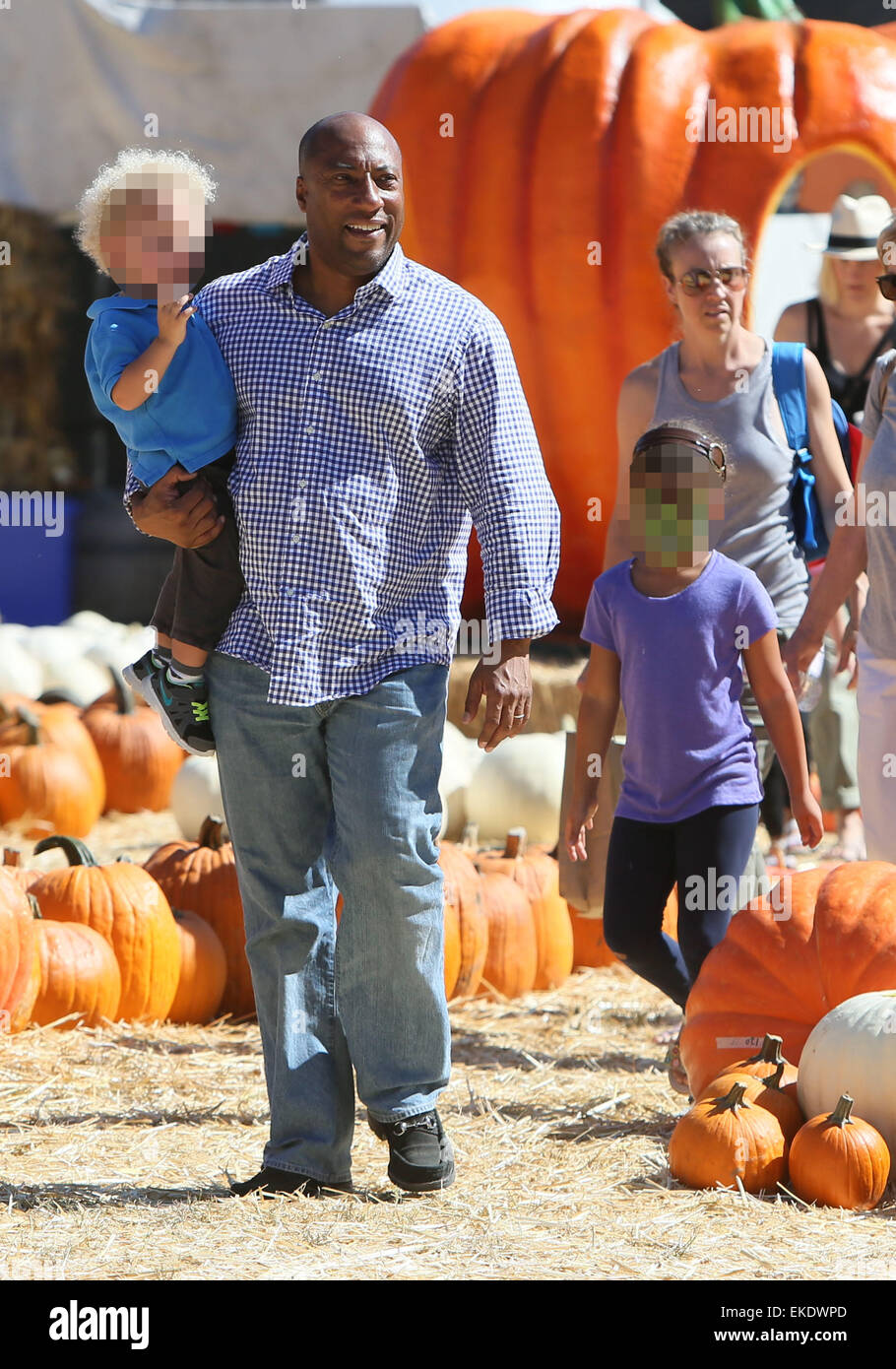 Byron Allen and his wife Jennifer Lucas take their children to Mr Bones ...