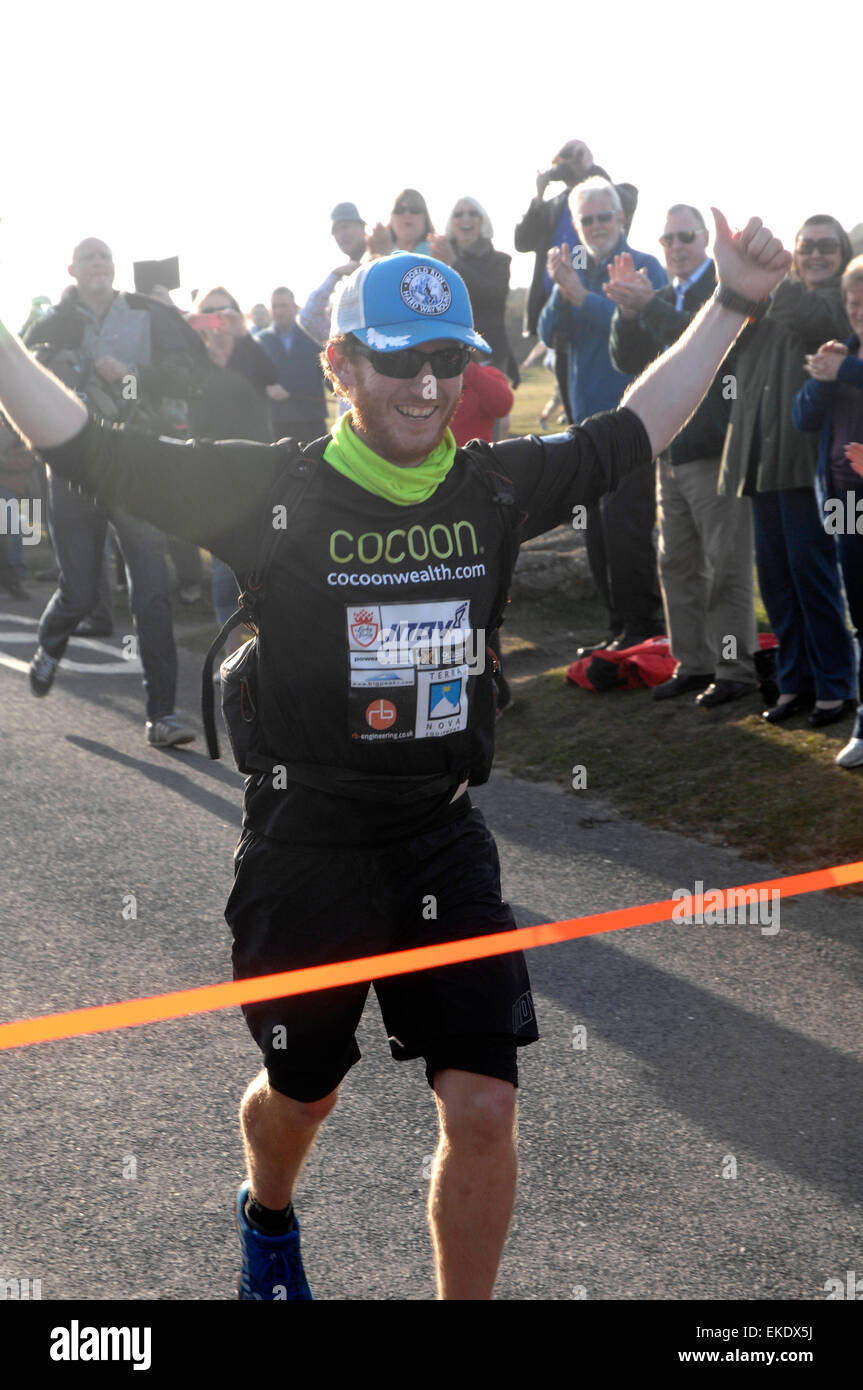 Kevin Carr completes his record breaking run around the world ...