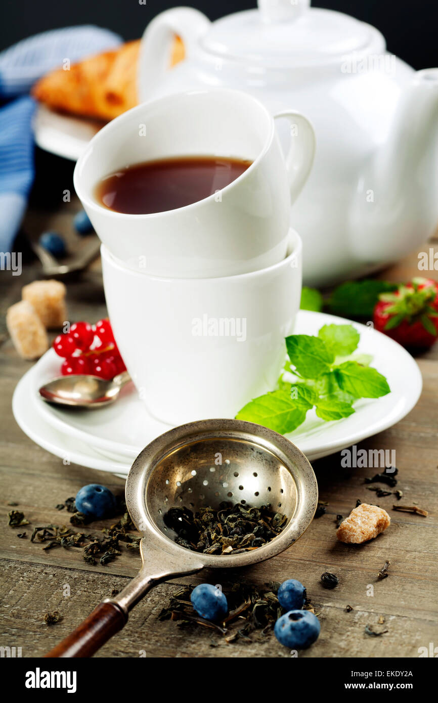 tea with mint and berries Stock Photo - Alamy