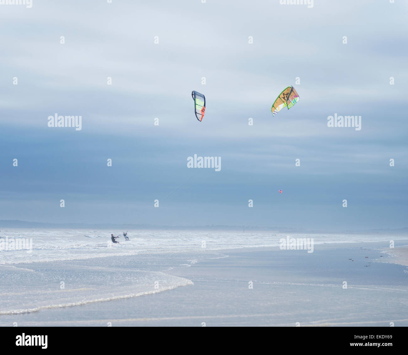 Kite surfing at Broomhill Sands Beach next to Camber sands, East Sussex ...