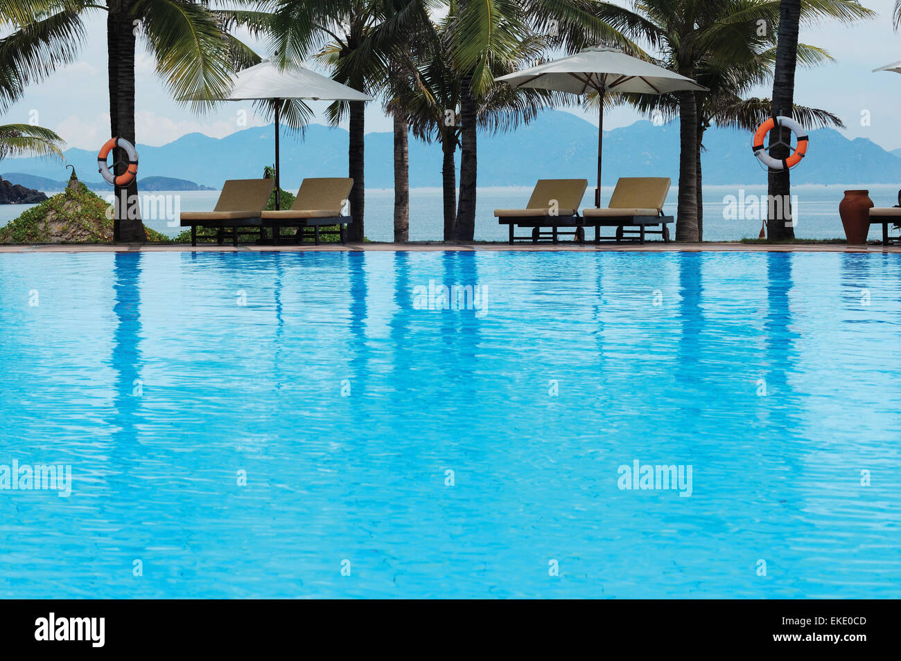 Tropical pool beside the sea Stock Photo - Alamy