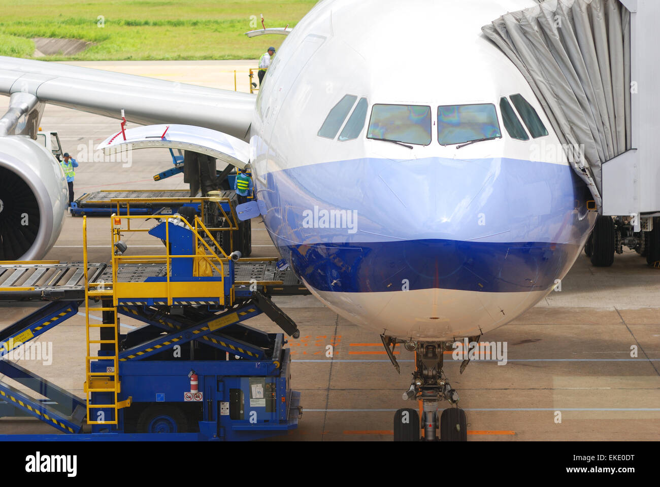 Getting in plane hi-res stock photography and images - Alamy