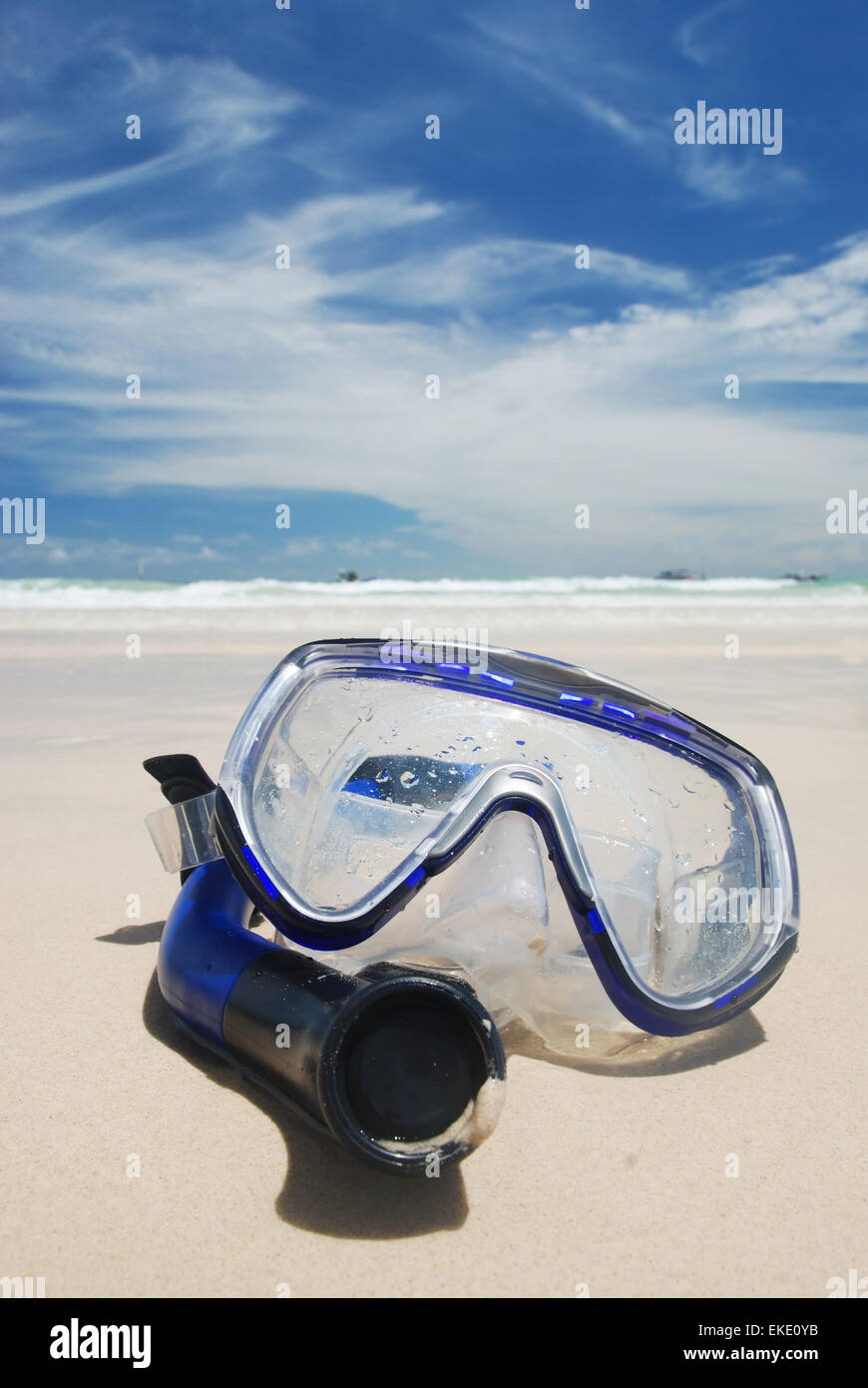 Snorkel mask on sand hi-res stock photography and images - Alamy