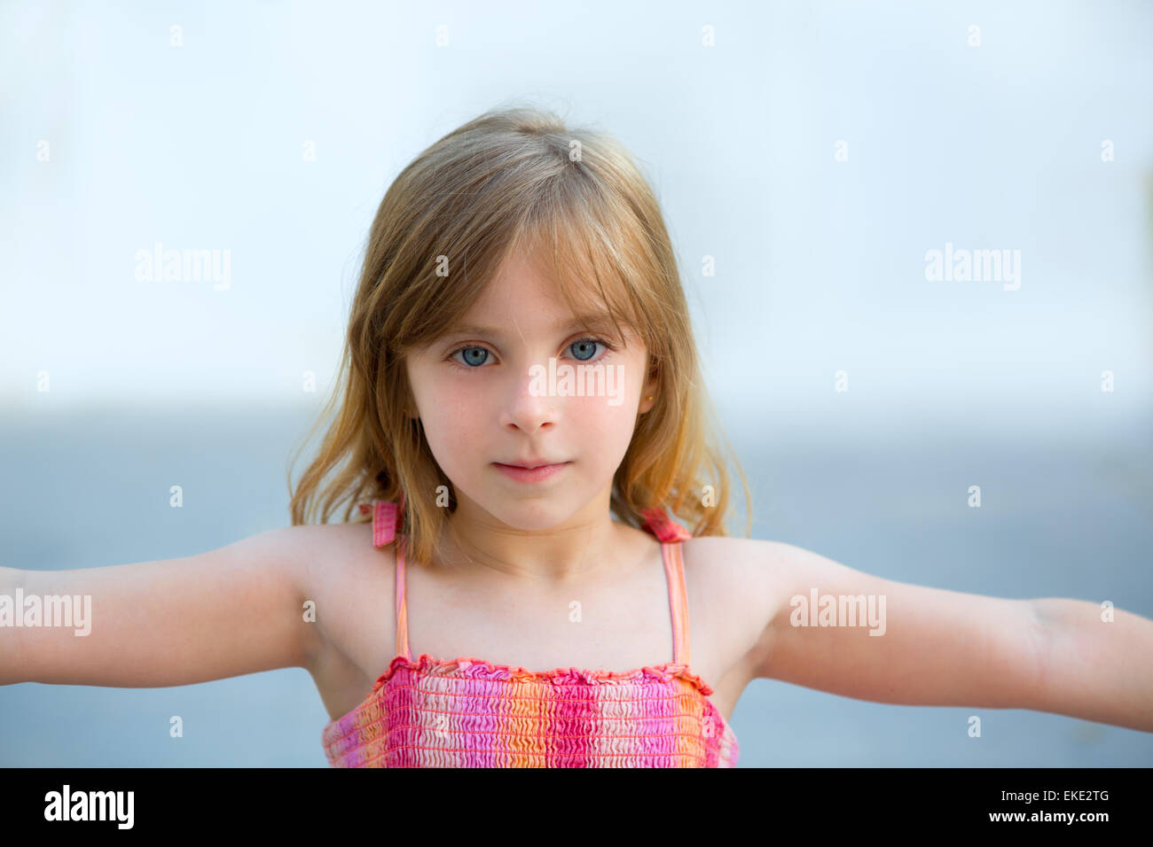 Blond kid girl open arms in outdoor Stock Photo - Alamy