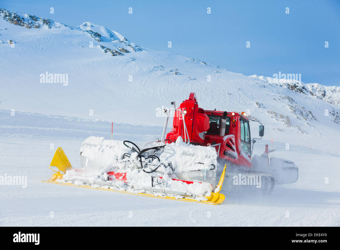 Skiing slope hi-res stock photography and images - Alamy