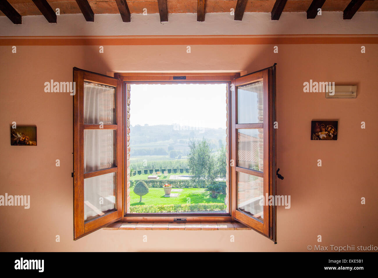 Window with view of the Tuscan Stock Photo - Alamy