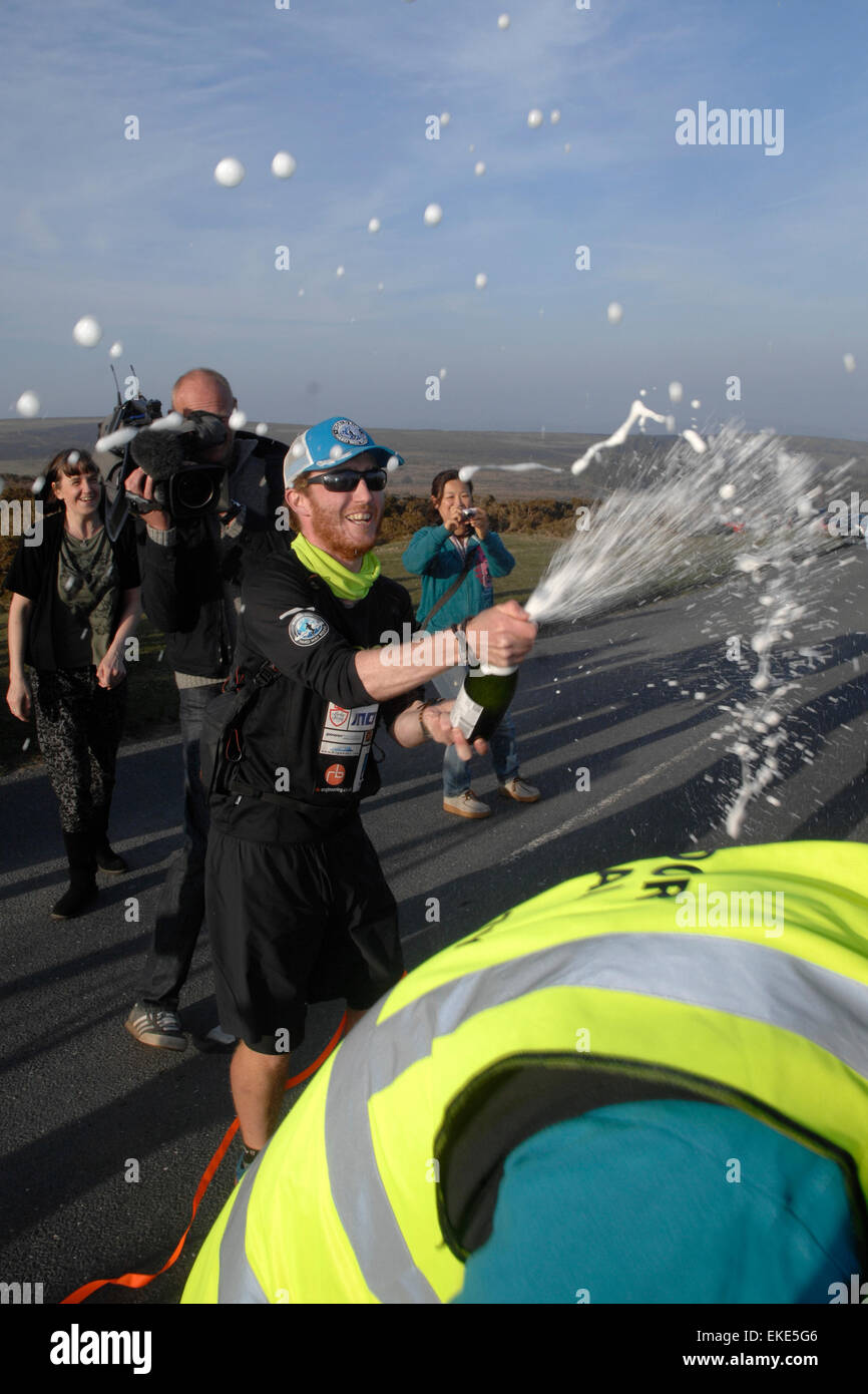 Kevin Carr completes his record breaking run around the world ...