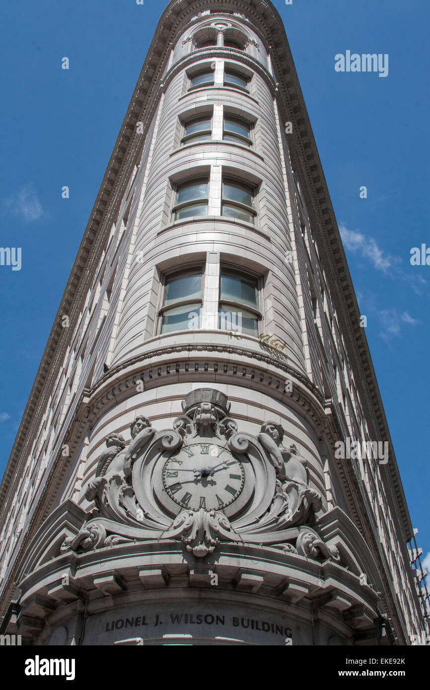 The front of the Lional Wilson Building on Broadway in Oakland ...