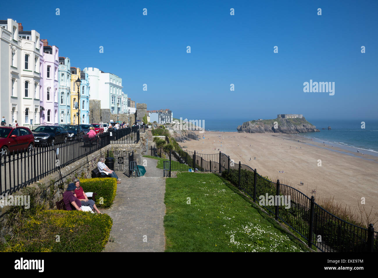 Tenby - Dinbych-y-pysgod, beach and fort Stock Photo - Alamy