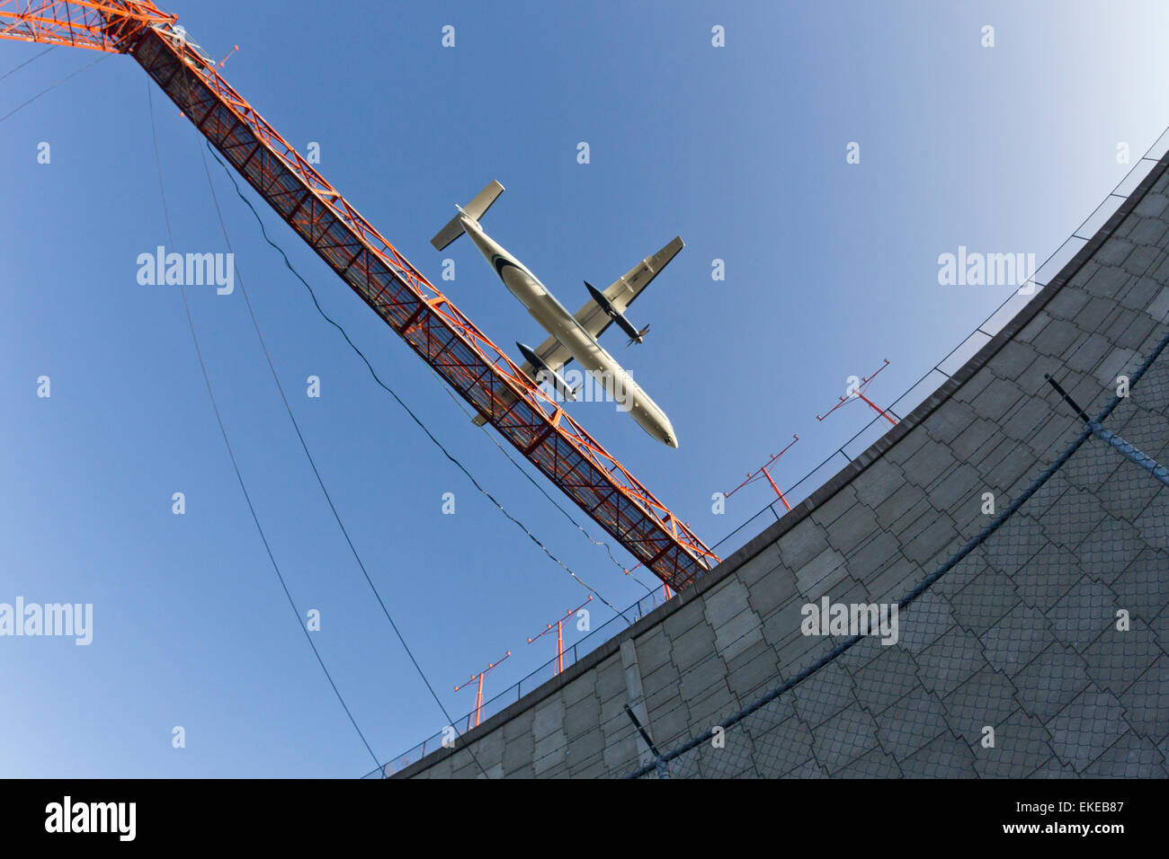 Airplane Landing at Seattle-Tacoma International Airport, SeaTac ...