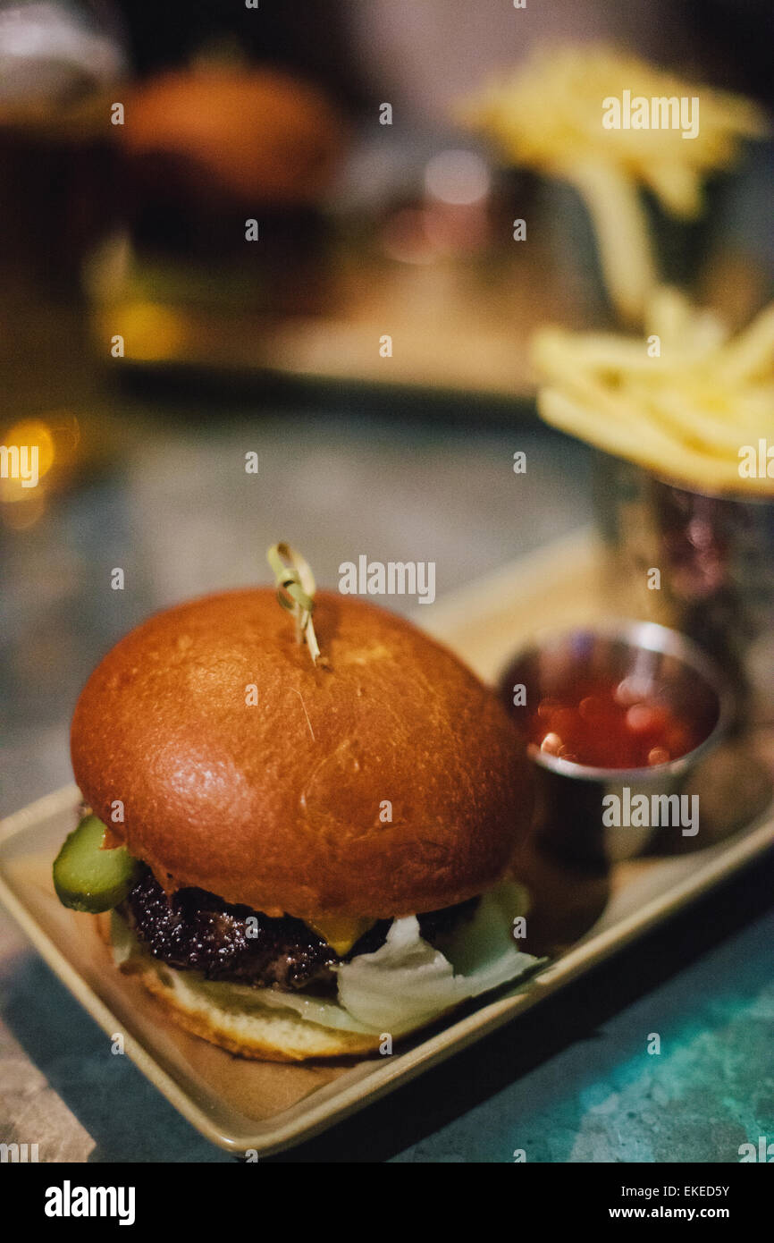English burger hi-res stock photography and images - Alamy