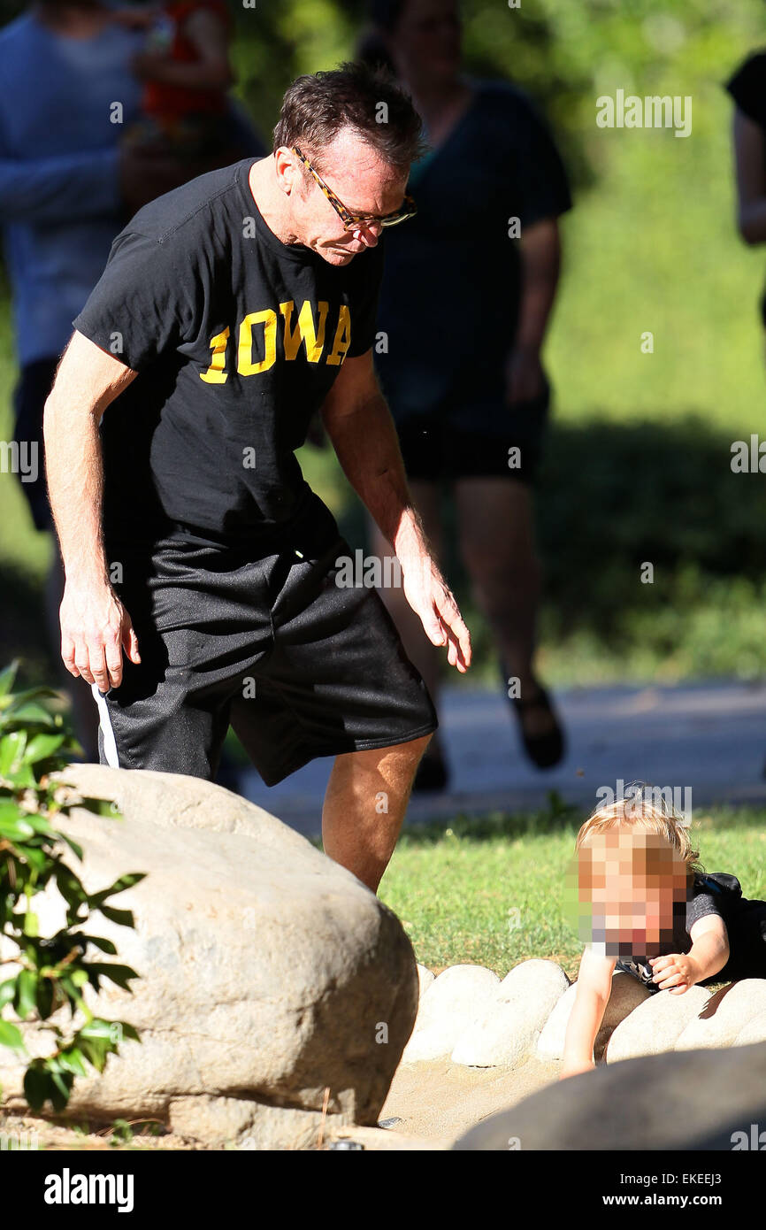 Tom arnold paparazzi hi-res stock photography and images - Alamy